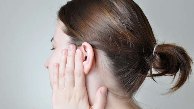 Ohr verstopft: Diese Hausmittel machen es wieder frei - Utopia.de