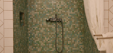 Showering without soap: What happens when you wash with water only ...