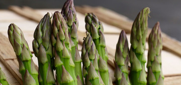 Grünen Spargel schälen und zubereiten: Darauf solltest du achten ...