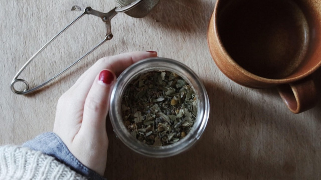 Moringa-Tee: Anwendung, Wirkung und wie du ihn zubereitest - Utopia.de