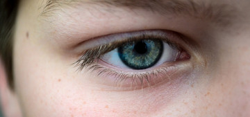 Augendusche: So führst du eine Augenspülung durch - Utopia.de