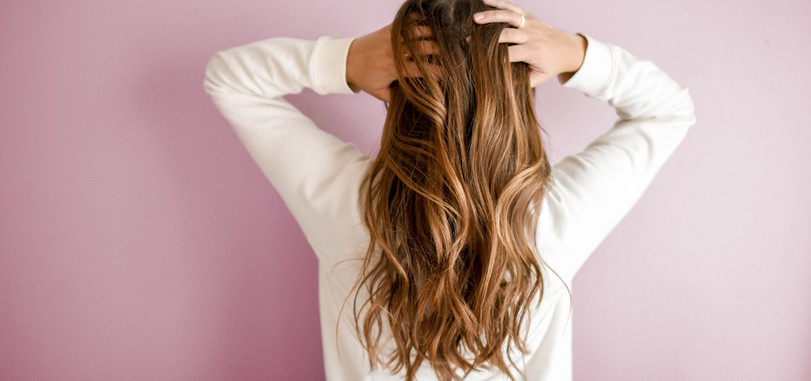 Frizz-Haare: Das hilft gegen abstehende Haare - Utopia.de