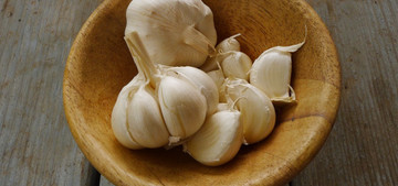 Knoblauch schälen: Mit diesen Tricks gehts schnell und einfach - Utopia.de