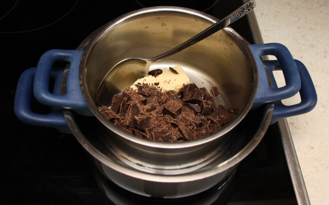 Schokoglasur selber machen: Leckeres Rezept mit 2 Zutaten - Utopia.de