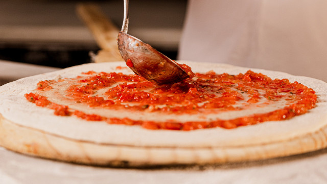 Der beste fertige Pizzateig: Testsieger bei Öko-Test ist ein Discounter ...