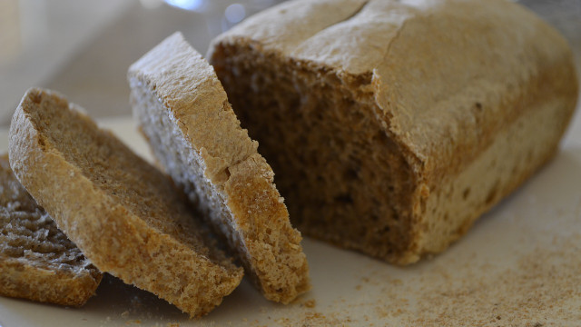 Roggenbrot backen: Einfaches Rezept für frisches Brot - Utopia.de