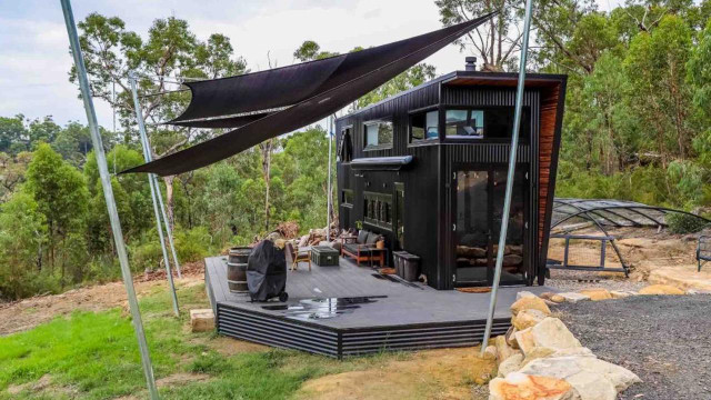 Beeindruckende Bilder: Pärchen baut modernes Luxus-Tiny-House - Utopia.de