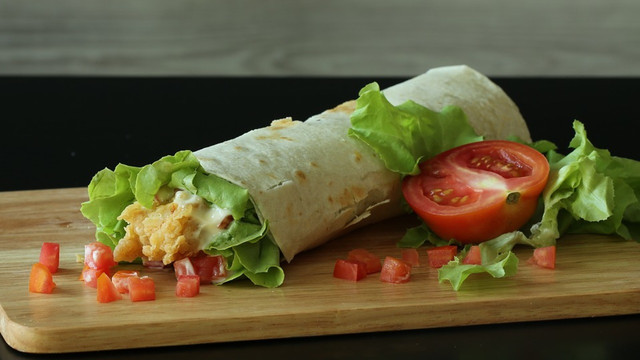 Wraps selber machen: So bereitest du die leckeren Burritos zu - Utopia.de