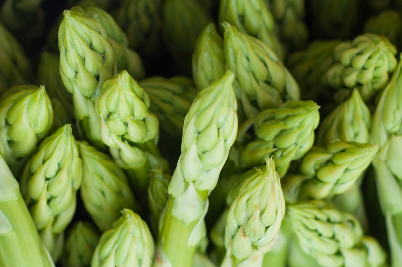 Grünen Spargel schälen und zubereiten: Darauf solltest du achten ...