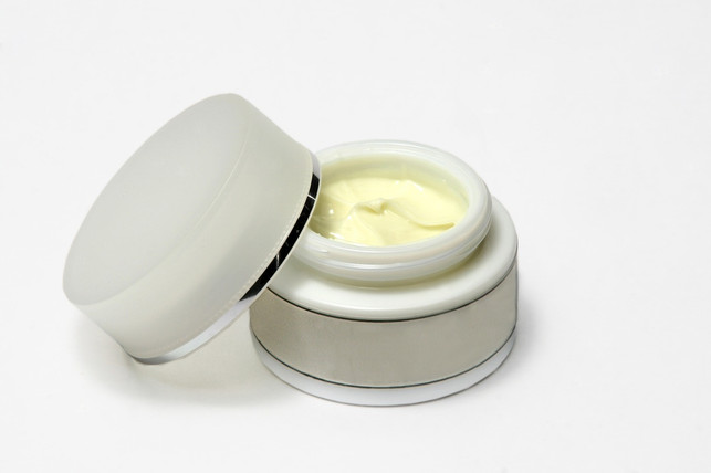 Vaseline: Ihre Inhaltsstoffe, Anwendung und Alternativen - Utopia.de
