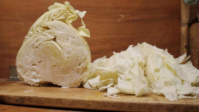 Spitzkohl-Rezepte: als Salat, Gemüsebeilage oder Eintopf zubereiten ...