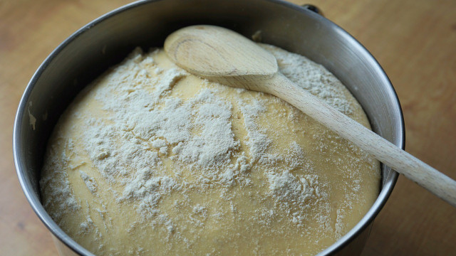 Hefe vs. Backpulver: Warum braucht man zwei verschiedene ...