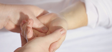Handmassage: Anleitung für eine wohltuende Massage - Utopia.de